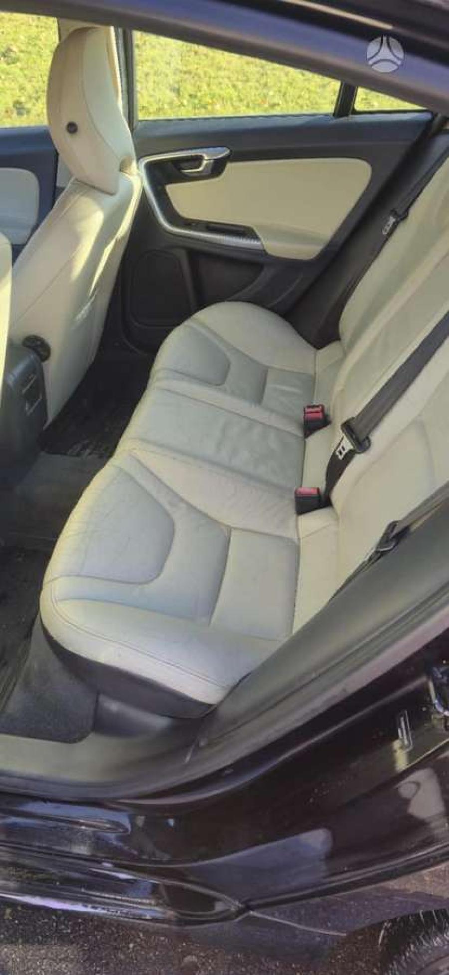 Melns Volvo S60 2011 Utena, ar dzinēja tilpumu 2.95 L un nobraukumu 370 tūkst. km par 7300 €, foto 12 vietnē AUTOMOTO.COM.LV