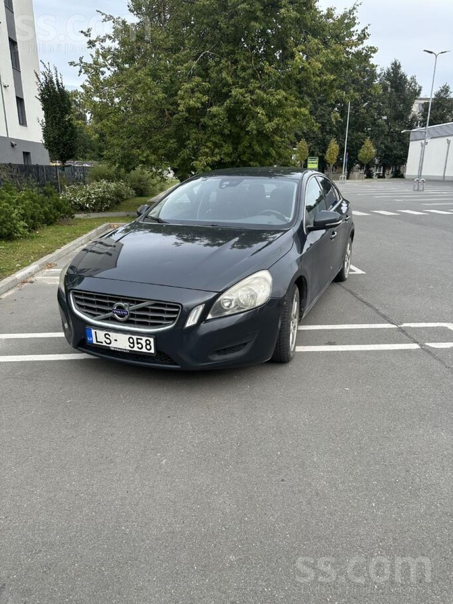 Black Volvo S60 2011 in Riga, with an engine capacity of 2.00 L and mileage of 324 thousand km for 4500 €, photo 1 on AUTOMOTO.COM.LV