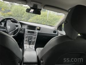 Black Volvo S60 2011 in Riga, with an engine capacity of 2.00 L and mileage of 324 thousand km for 4500 €, photo 4 on AUTOMOTO.COM.LV