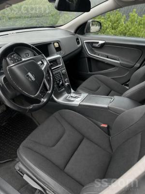 Black Volvo S60 2011 in Riga, with an engine capacity of 2.00 L and mileage of 324 thousand km for 4500 €, photo 5 on AUTOMOTO.COM.LV