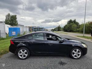 Melns Volvo S60 2011 Viļņa, ar dzinēja tilpumu 1.98 L un nobraukumu 295 tūkst. km par 3950 €, foto 4 vietnē AUTOMOTO.COM.LV