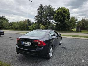 Melns Volvo S60 2011 Viļņa, ar dzinēja tilpumu 1.98 L un nobraukumu 295 tūkst. km par 3950 €, foto 5 vietnē AUTOMOTO.COM.LV
