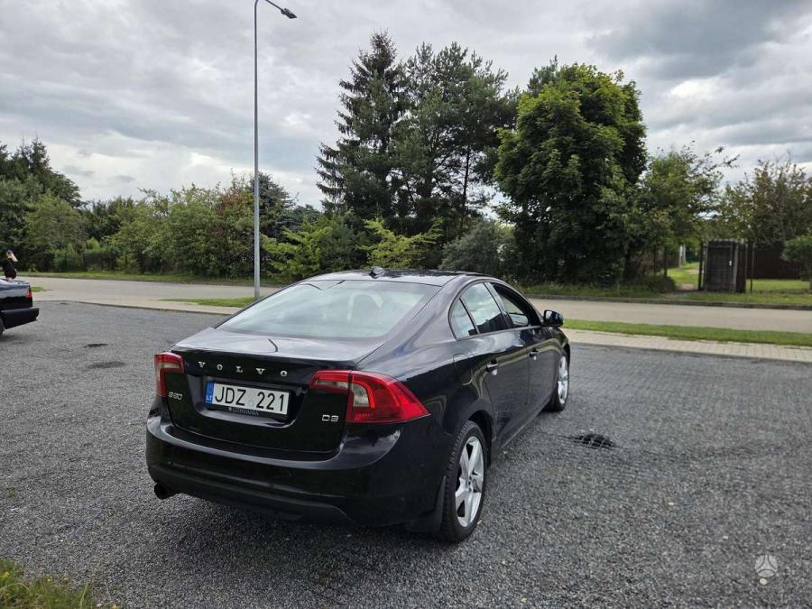 Melns Volvo S60 2011 Viļņa, ar dzinēja tilpumu 1.98 L un nobraukumu 295 tūkst. km par 3950 €, foto 5 vietnē AUTOMOTO.COM.LV
