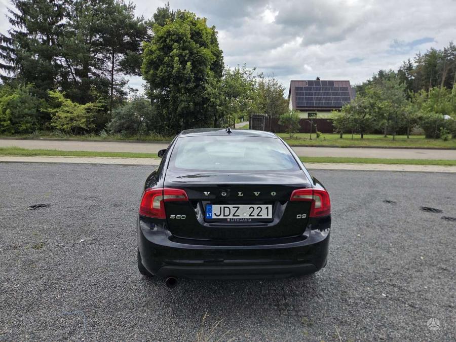 Melns Volvo S60 2011 Viļņa, ar dzinēja tilpumu 1.98 L un nobraukumu 295 tūkst. km par 3950 €, foto 6 vietnē AUTOMOTO.COM.LV