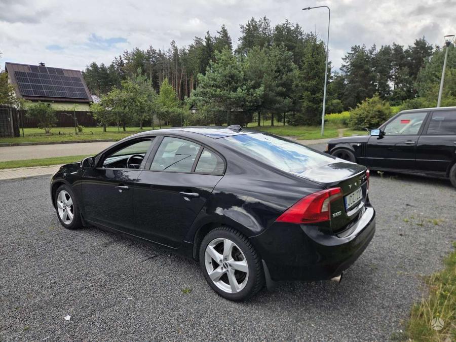 Melns Volvo S60 2011 Viļņa, ar dzinēja tilpumu 1.98 L un nobraukumu 295 tūkst. km par 3950 €, foto 7 vietnē AUTOMOTO.COM.LV