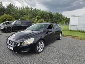 Melns Volvo S60 2011 Viļņa, ar dzinēja tilpumu 1.98 L un nobraukumu 295 tūkst. km par 3950 €, foto 9 vietnē AUTOMOTO.COM.LV