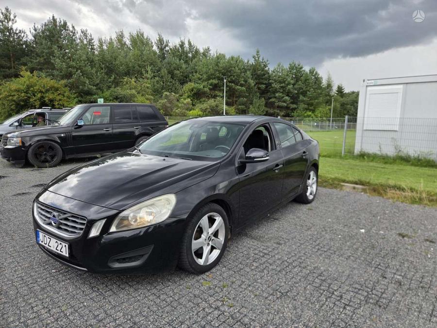 Melns Volvo S60 2011 Viļņa, ar dzinēja tilpumu 1.98 L un nobraukumu 295 tūkst. km par 3950 €, foto 9 vietnē AUTOMOTO.COM.LV