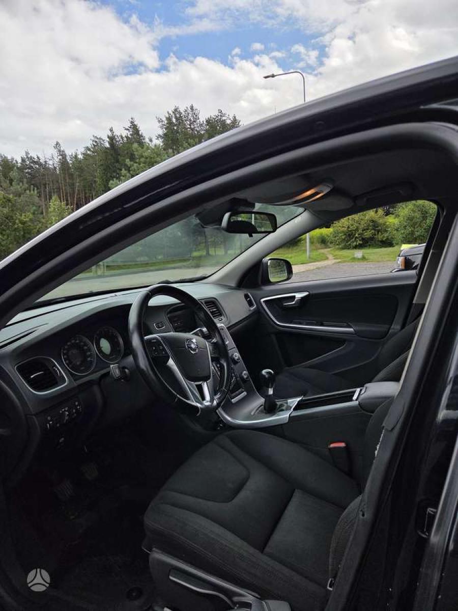 Melns Volvo S60 2011 Viļņa, ar dzinēja tilpumu 1.98 L un nobraukumu 295 tūkst. km par 3950 €, foto 10 vietnē AUTOMOTO.COM.LV