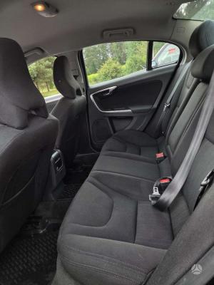 Melns Volvo S60 2011 Viļņa, ar dzinēja tilpumu 1.98 L un nobraukumu 295 tūkst. km par 3950 €, foto 11 vietnē AUTOMOTO.COM.LV