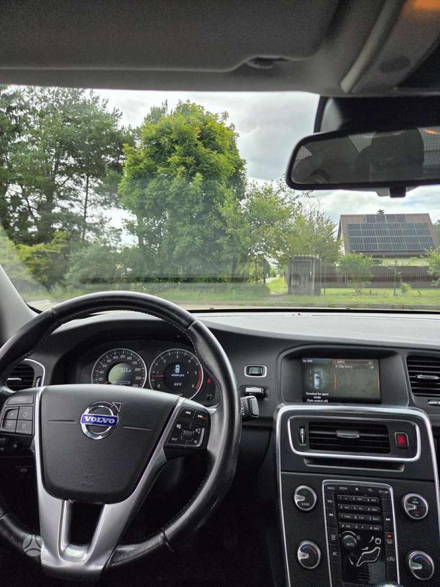 Melns Volvo S60 2011 Viļņa, ar dzinēja tilpumu 1.98 L un nobraukumu 295 tūkst. km par 3950 €, foto 12 vietnē AUTOMOTO.COM.LV