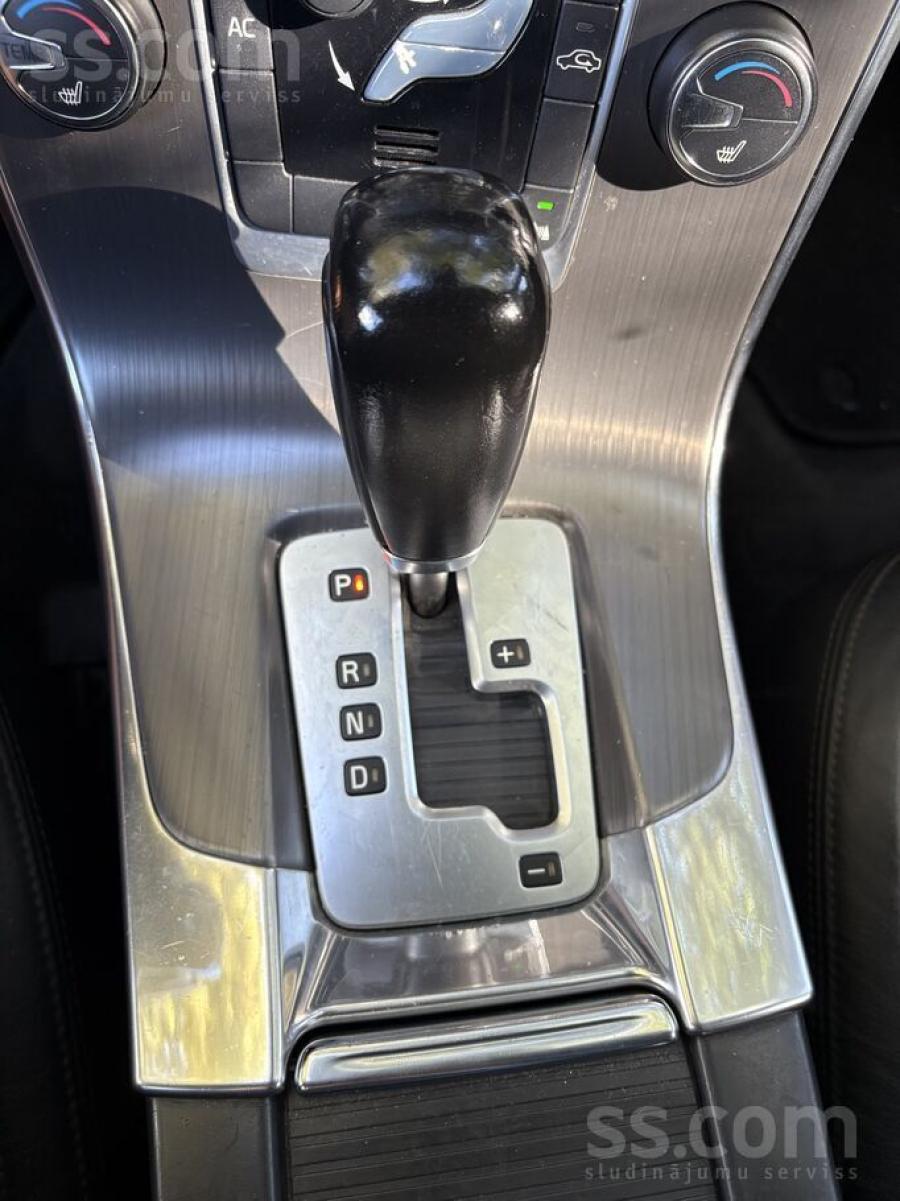 Melns Volvo S60 2011 Saldus, ar dzinēja tilpumu 2.00 L un nobraukumu 394 tūkst. km par 4850 €, foto 7 vietnē AUTOMOTO.COM.LV