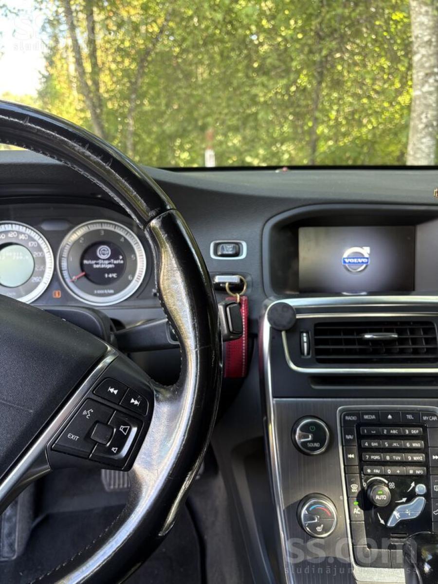 Melns Volvo S60 2011 Saldus, ar dzinēja tilpumu 2.00 L un nobraukumu 394 tūkst. km par 4850 €, foto 10 vietnē AUTOMOTO.COM.LV