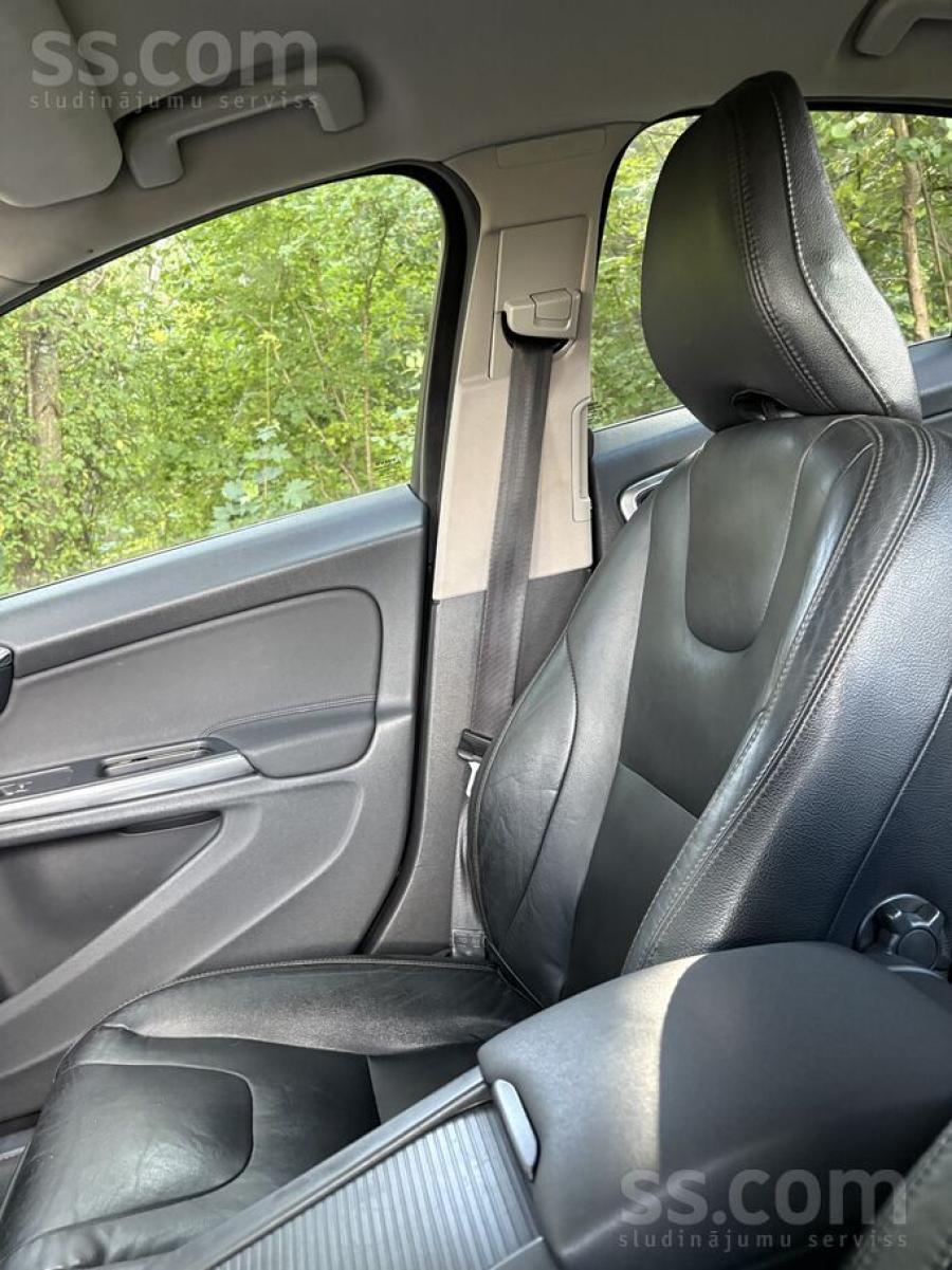 Melns Volvo S60 2011 Saldus, ar dzinēja tilpumu 2.00 L un nobraukumu 394 tūkst. km par 4850 €, foto 11 vietnē AUTOMOTO.COM.LV