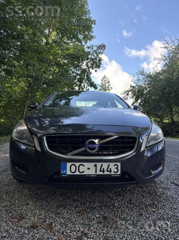 Melns Volvo S60 2011 Saldus, ar dzinēja tilpumu 2.00 L un nobraukumu 394 tūkst. km par 4850 €, foto 4 vietnē AUTOMOTO.COM.LV