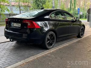 Melns Volvo S60 2011 Jūrmala, ar dzinēja tilpumu 2.00 L un nobraukumu 263 tūkst. km par 5300 €, foto 4 vietnē AUTOMOTO.COM.LV
