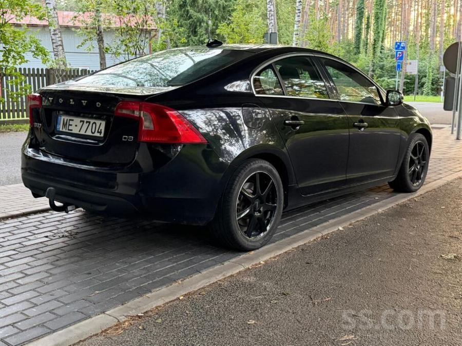 Melns Volvo S60 2011 Jūrmala, ar dzinēja tilpumu 2.00 L un nobraukumu 263 tūkst. km par 5300 €, foto 4 vietnē AUTOMOTO.COM.LV
