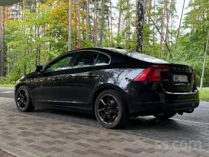 Melns Volvo S60 2011 Jūrmala, ar dzinēja tilpumu 2.00 L un nobraukumu 263 tūkst. km par 5300 €, foto 5 vietnē AUTOMOTO.COM.LV