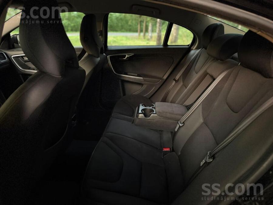 Melns Volvo S60 2011 Jūrmala, ar dzinēja tilpumu 2.00 L un nobraukumu 263 tūkst. km par 5300 €, foto 8 vietnē AUTOMOTO.COM.LV