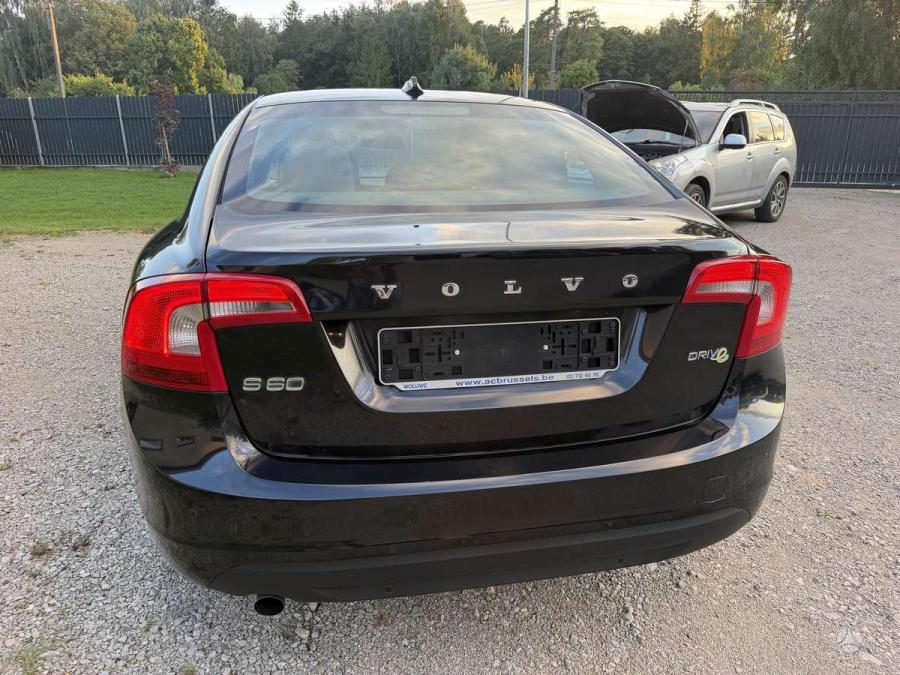Melns Volvo S60 2011 Šauļi, ar dzinēja tilpumu 1.56 L un nobraukumu 202 tūkst. km par 4900 €, foto 7 vietnē AUTOMOTO.COM.LV