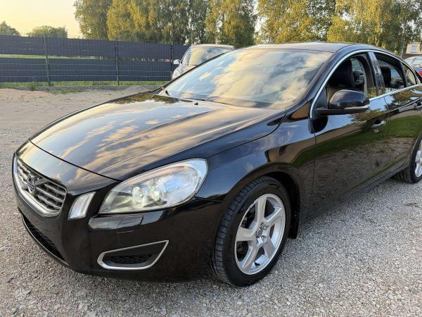 Volvo S60 2011 in Siauliai on AUTOMOTO.COM.LV Black Volvo S60 2011 in Siauliai, with an engine capacity of 1.56 L and mileage of 202 thousand km for 4900 €, photo 10 on AUTOMOTO.COM.LV