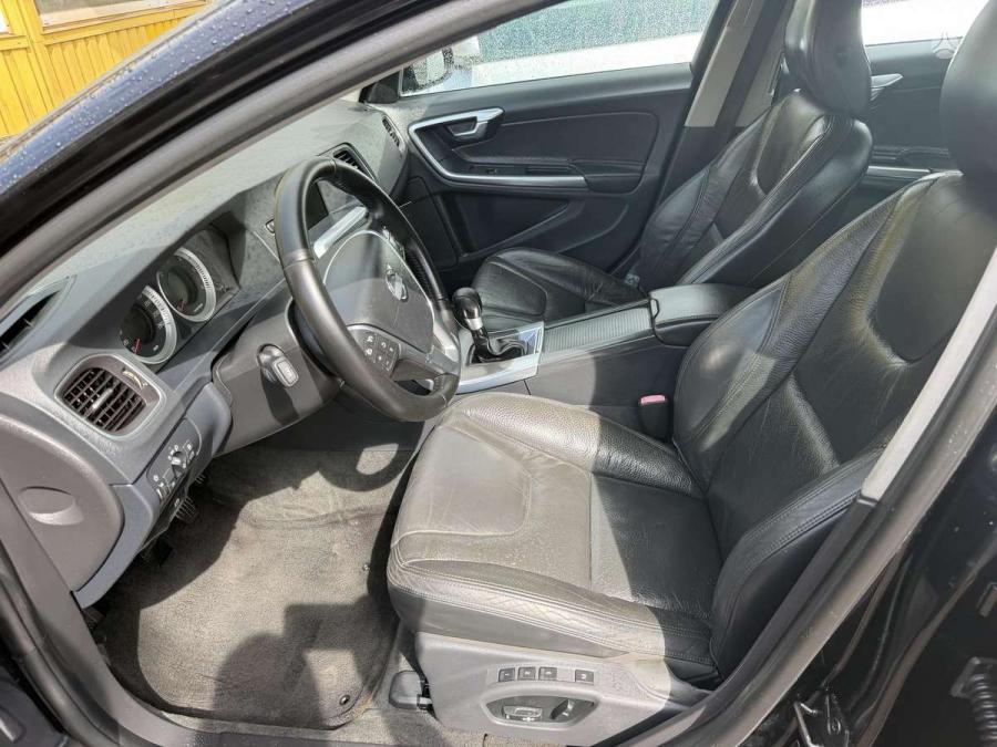Melns Volvo S60 2011 Šauļi, ar dzinēja tilpumu 1.56 L un nobraukumu 202 tūkst. km par 4900 €, foto 11 vietnē AUTOMOTO.COM.LV