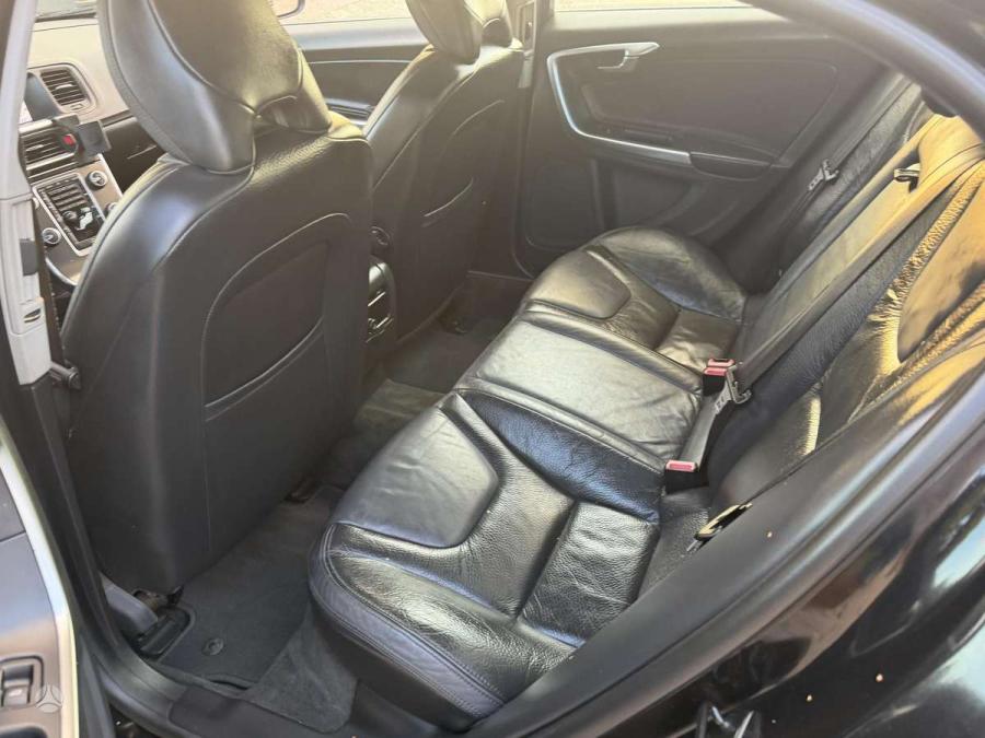 Melns Volvo S60 2011 Šauļi, ar dzinēja tilpumu 1.56 L un nobraukumu 202 tūkst. km par 4900 €, foto 22 vietnē AUTOMOTO.COM.LV