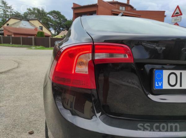 Volvo S60 2011 Rīga vietnē Melns Volvo S60 2011 Rīga, ar dzinēja tilpumu 2.40 L un nobraukumu 0 tūkst. km par 6400 €, foto 11 vietnē AUTOMOTO.COM.LV