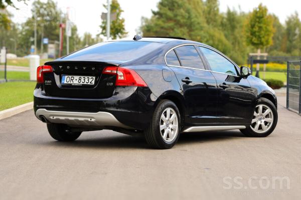 Вольво С60 2011 в Елгава на AUTOMOTO.COM.LV Черный Вольво С60 2011 в Елгава, объемом двигателя 2.00 л и пробегом 0 тыс. км за 6500 €, фото 5 на AUTOMOTO.COM.LV