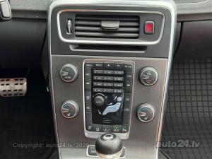 Black Volvo S60 2011 in Tallinn, with an engine capacity of 2.40 L and mileage of 345 thousand km for 5999 €, photo 12 on AUTOMOTO.COM.LV