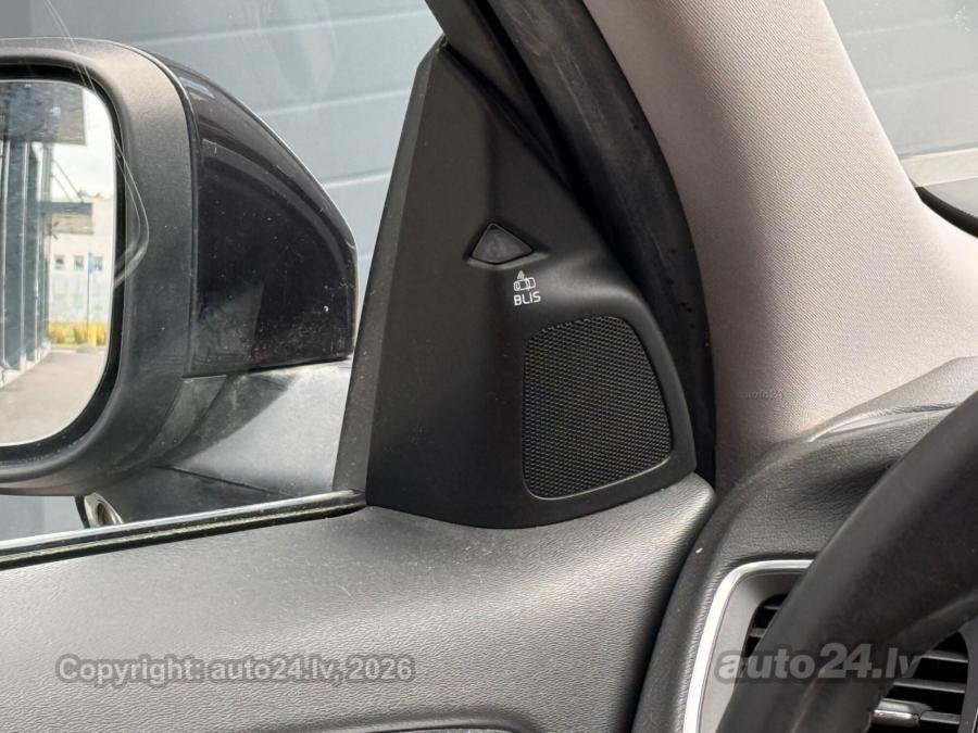 Black Volvo S60 2011 in Tallinn, with an engine capacity of 2.40 L and mileage of 345 thousand km for 5999 €, photo 14 on AUTOMOTO.COM.LV