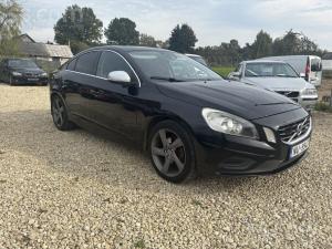 Melns Volvo S60 2011 Rēzekne, ar dzinēja tilpumu 1.60 L un nobraukumu 385 tūkst. km par 5900 €, foto  vietnē AUTOMOTO.COM.LV