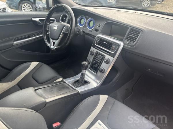Black Volvo S60 2011 in Rezekne, with an engine capacity of 1.60 L and mileage of 385 thousand km for 5900 €, photo 10 on AUTOMOTO.COM.LV