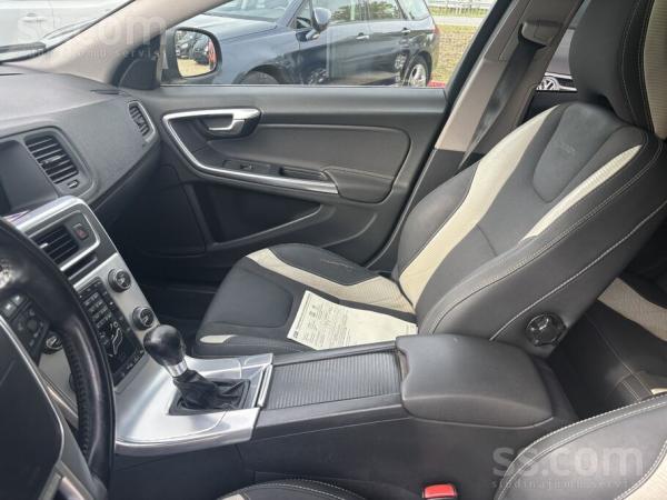 Black Volvo S60 2011 in Rezekne, with an engine capacity of 1.60 L and mileage of 385 thousand km for 5900 €, photo 11 on AUTOMOTO.COM.LV