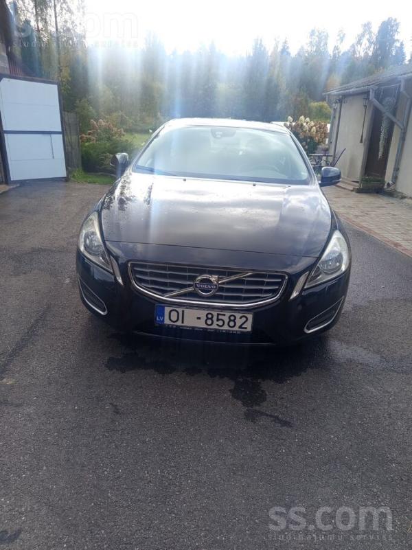 Melns Volvo S60 2011 Daugavpils, ar dzinēja tilpumu 2.40 L un nobraukumu 363 tūkst. km par 5250 €, foto 3 vietnē AUTOMOTO.COM.LV