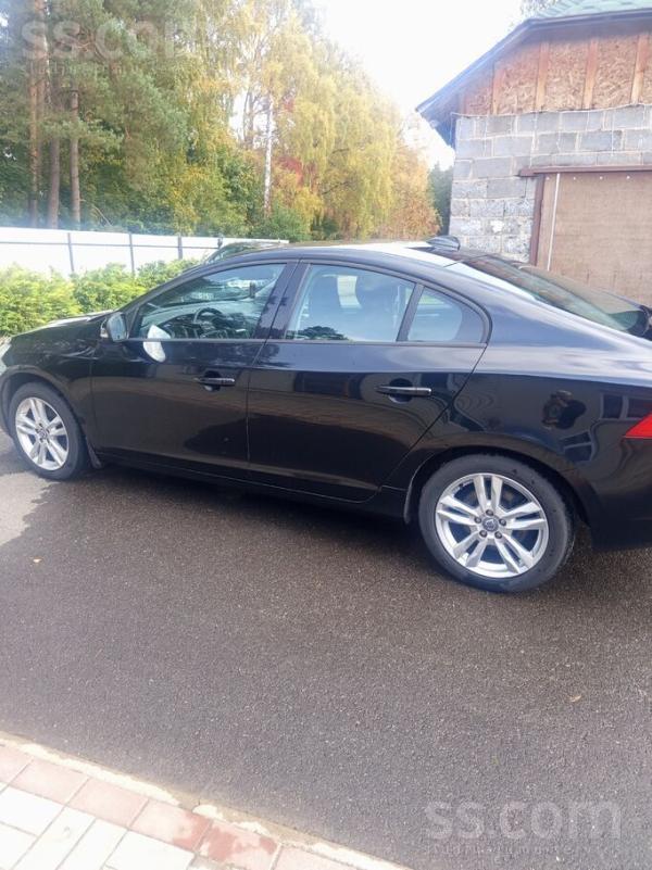 Melns Volvo S60 2011 Daugavpils, ar dzinēja tilpumu 2.40 L un nobraukumu 363 tūkst. km par 5250 €, foto 5 vietnē AUTOMOTO.COM.LV