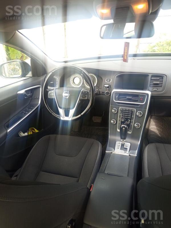 Melns Volvo S60 2011 Daugavpils, ar dzinēja tilpumu 2.40 L un nobraukumu 363 tūkst. km par 5250 €, foto 10 vietnē AUTOMOTO.COM.LV