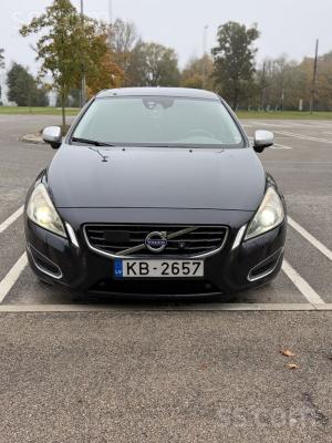 Black Volvo S60 2011 in Riga, with an engine capacity of 2.00 L and mileage of 380 thousand km for 6500 €, photo 1 on AUTOMOTO.COM.LV