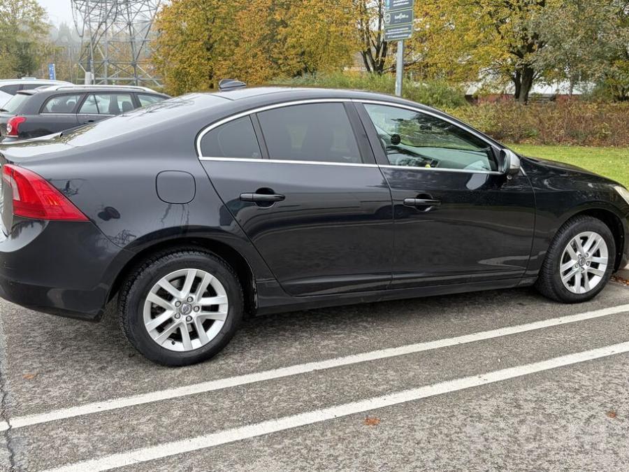 Black Volvo S60 2011 in Riga, with an engine capacity of 2.00 L and mileage of 380 thousand km for 6500 €, photo 3 on AUTOMOTO.COM.LV