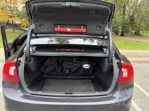 Black Volvo S60 2011 in Riga, with an engine capacity of 2.00 L and mileage of 380 thousand km for 6500 €, photo 6 on AUTOMOTO.COM.LV