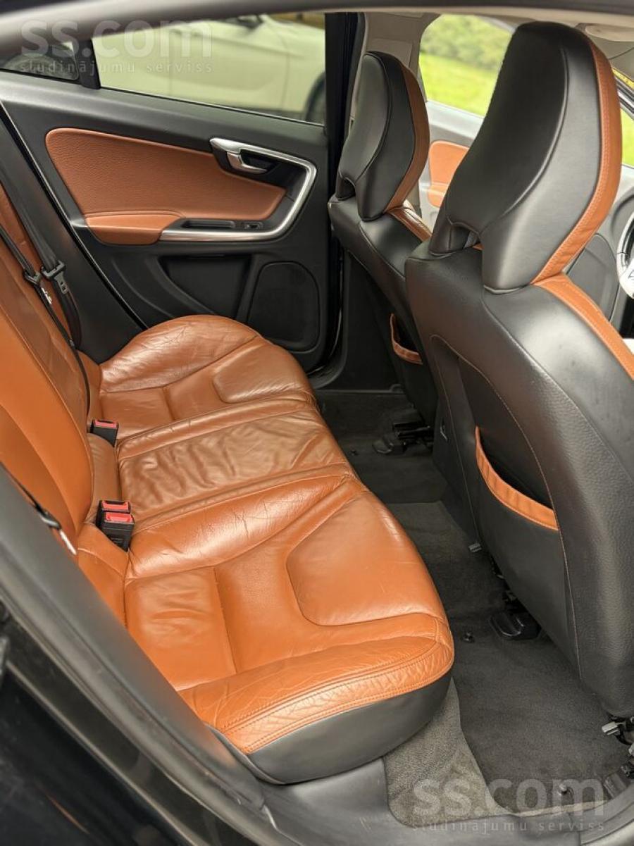 Black Volvo S60 2011 in Riga, with an engine capacity of 2.00 L and mileage of 380 thousand km for 6500 €, photo 8 on AUTOMOTO.COM.LV