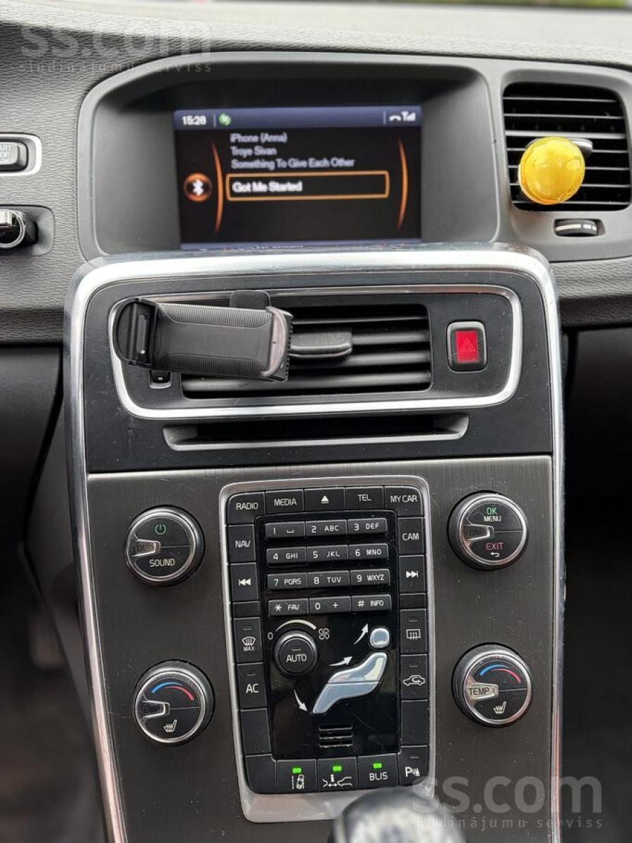 Black Volvo S60 2011 in Riga, with an engine capacity of 2.00 L and mileage of 380 thousand km for 6500 €, photo 11 on AUTOMOTO.COM.LV