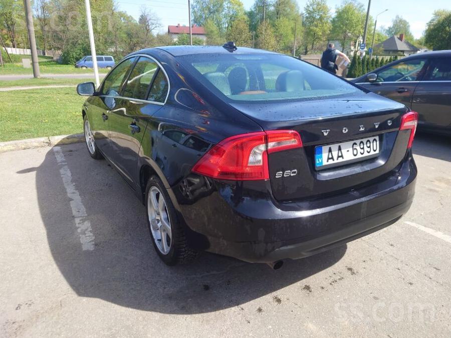 Melns Volvo S60 2012 Rīga, ar dzinēja tilpumu 1.60 L un nobraukumu 320 tūkst. km par 4770 €, foto 2 vietnē AUTOMOTO.COM.LV