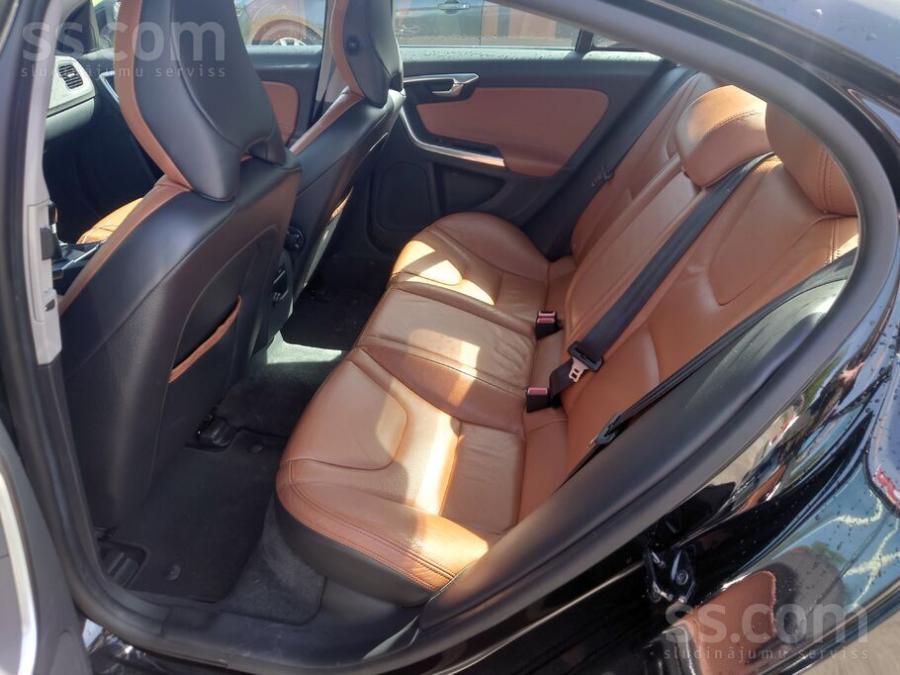 Melns Volvo S60 2012 Rīga, ar dzinēja tilpumu 1.60 L un nobraukumu 320 tūkst. km par 4770 €, foto 3 vietnē AUTOMOTO.COM.LV
