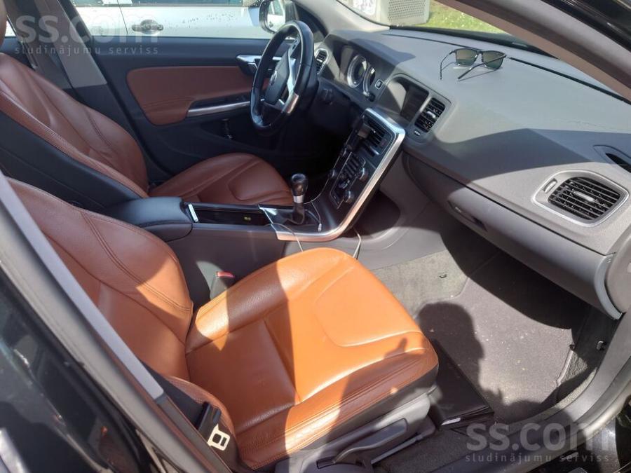 Melns Volvo S60 2012 Rīga, ar dzinēja tilpumu 1.60 L un nobraukumu 320 tūkst. km par 4770 €, foto 4 vietnē AUTOMOTO.COM.LV