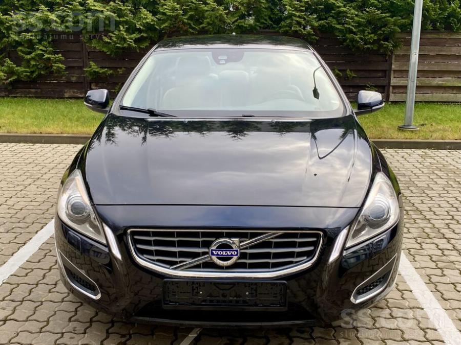 Black Volvo S60 2012 in Riga, with an engine capacity of 2.40 L and mileage of 226 thousand km for 7980 €, photo 2 on AUTOMOTO.COM.LV