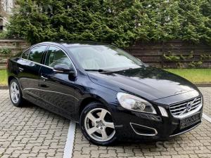 Black Volvo S60 2012 in Riga, with an engine capacity of 2.40 L and mileage of 226 thousand km for 7980 €, photo 3 on AUTOMOTO.COM.LV
