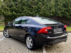 Black Volvo S60 2012 in Riga, with an engine capacity of 2.40 L and mileage of 226 thousand km for 7980 €, photo 4 on AUTOMOTO.COM.LV