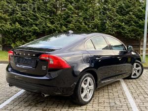 Black Volvo S60 2012 in Riga, with an engine capacity of 2.40 L and mileage of 226 thousand km for 7980 €, photo 6 on AUTOMOTO.COM.LV