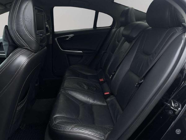 Black Volvo S60 2012 in Vilnius, with an engine capacity of 2.40 L and mileage of 249 thousand km for 8999 €, photo 9 on AUTOMOTO.COM.LV