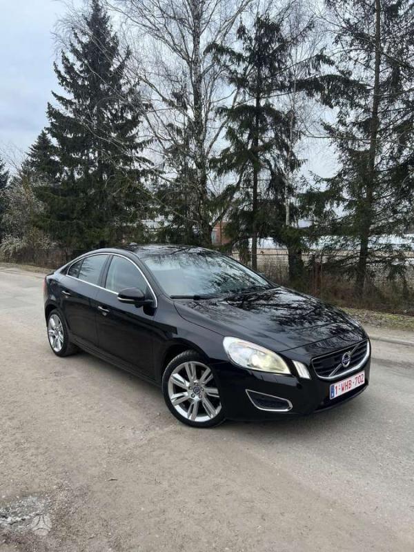 Melns Volvo S60 2012 Pasvalys, ar dzinēja tilpumu 2.40 L un nobraukumu 191 tūkst. km par 6850 €, foto 1 vietnē AUTOMOTO.COM.LV